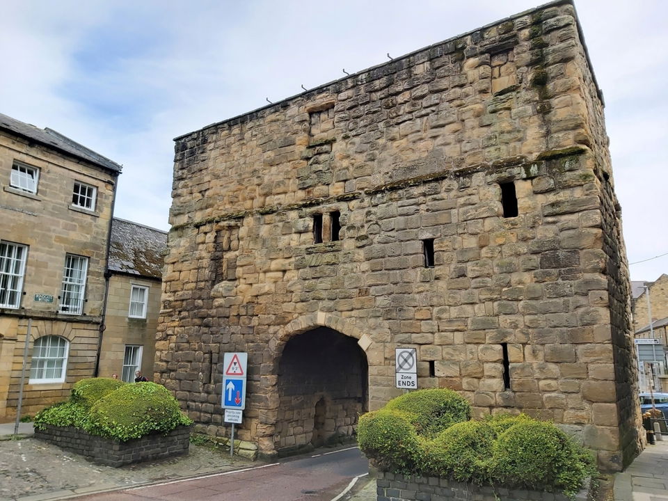 Bondgate Tower in Alnwick - Fabulous North