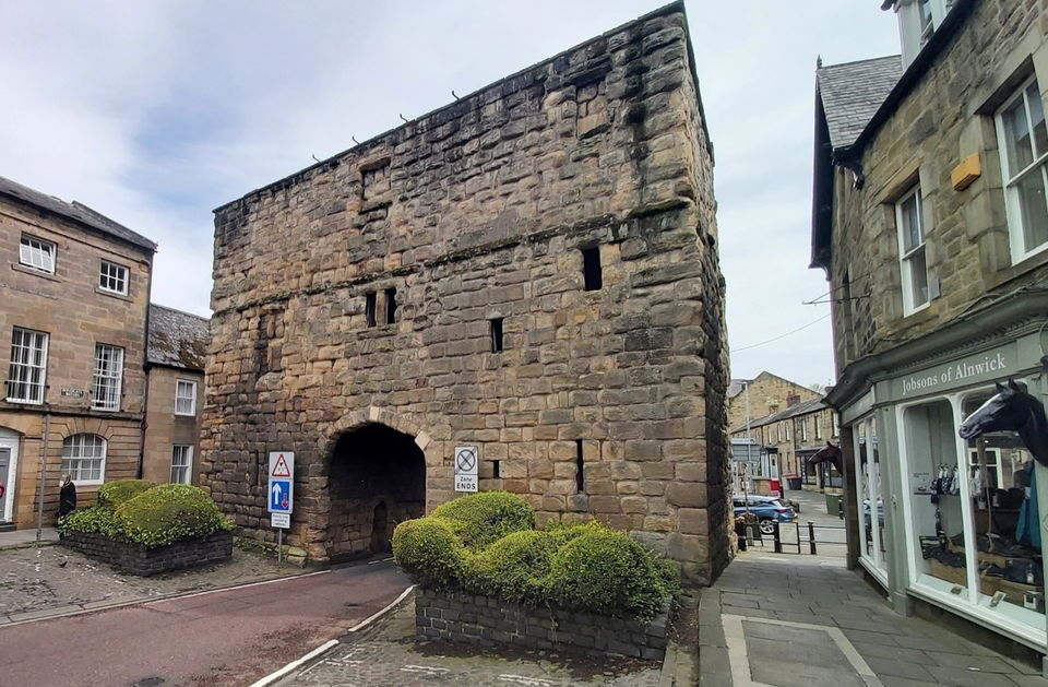 Bondgate Tower in Alnwick - Fabulous North