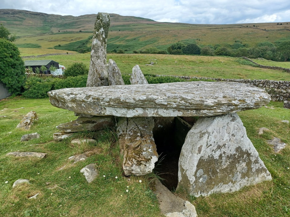 Cairn Holy Chambered Cairns In Newton Stewart - Fabulous North