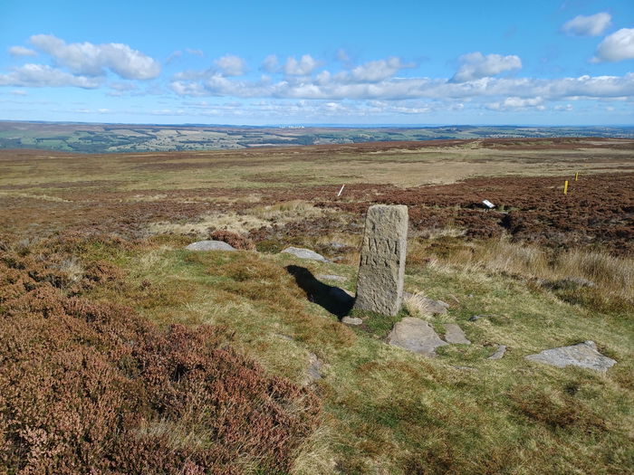 Lanshaw Lad Boundary Stone In Ilkley Moor - Fabulous North