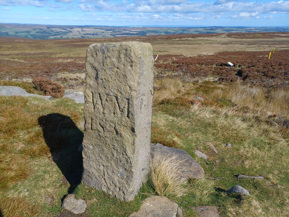 Lanshaw Lad Boundary Stone In Ilkley Moor - Fabulous North
