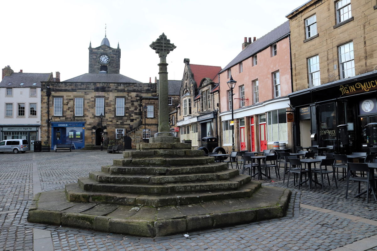 Alnwick Market Cross In Northumberland - Fabulous North