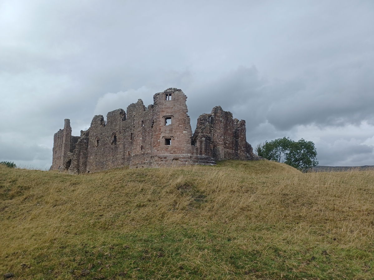Brough Castle In Kirkby Stephen - Fabulous North