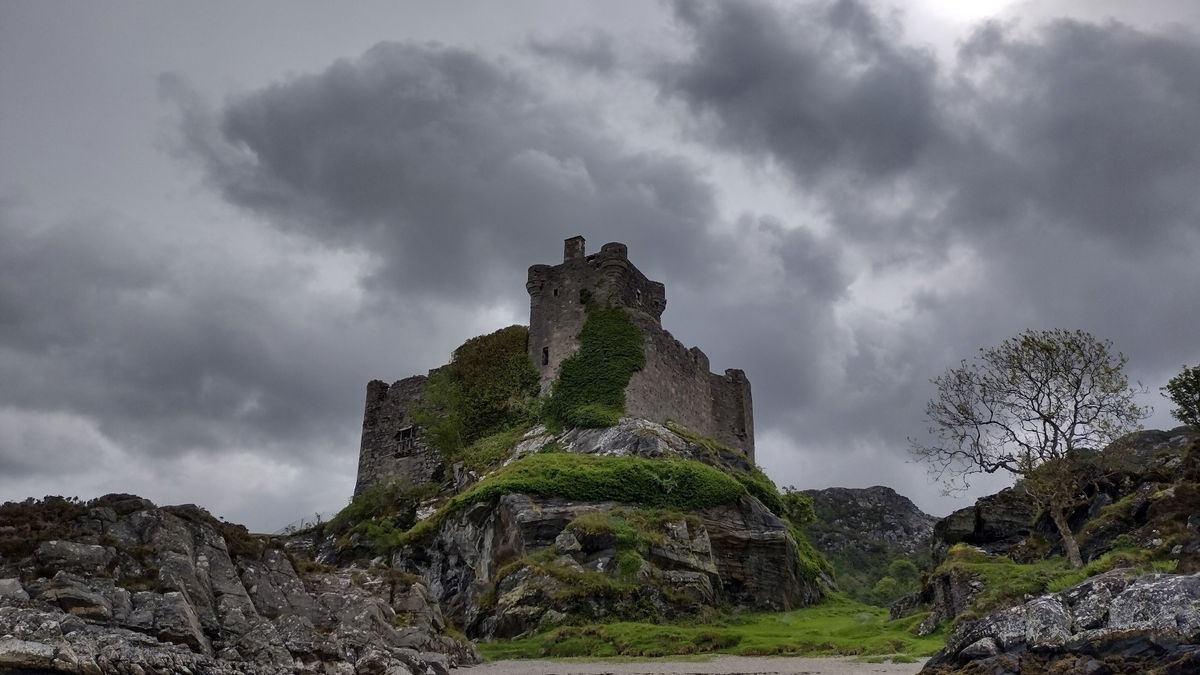 Castle Tioram In Acharacle - Fabulous North