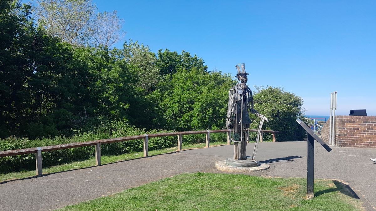 Henry Pease Statue In Saltburn - Fabulous North