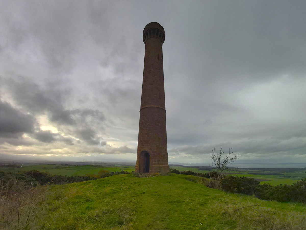 Hopetoun Monument In East Lothian - Fabulous North