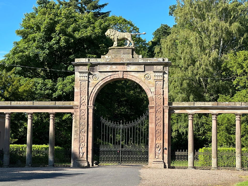 Ladykirk House Lion Gates Near Berwick Upon Tweed - Fabulous North