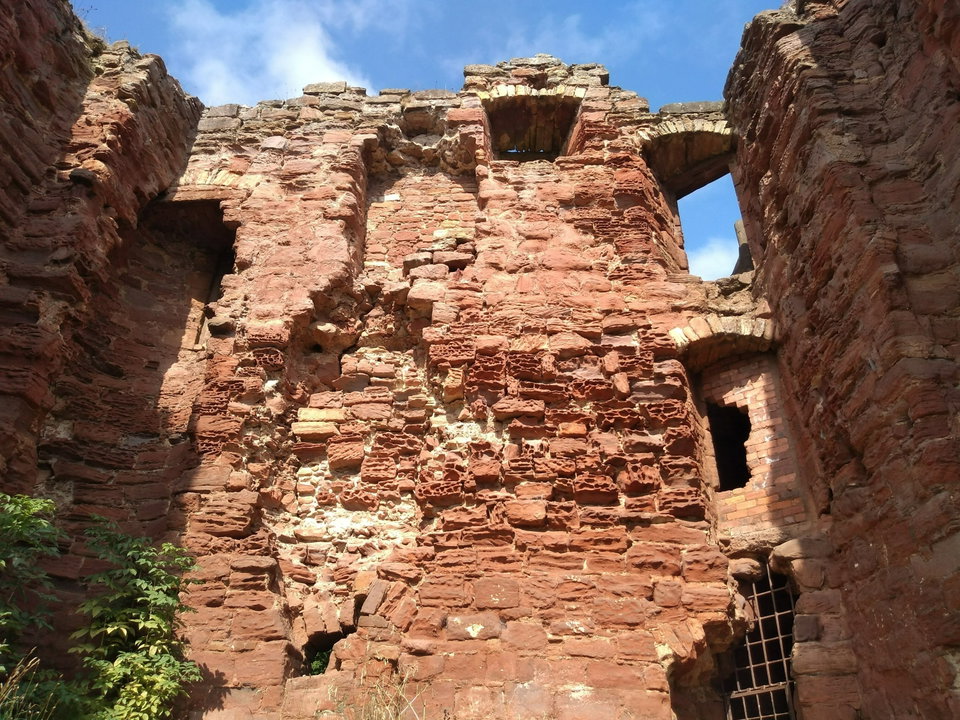 MacDuff Castle Near Kirkaldy - Fabulous North