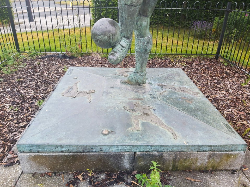 Jackie Milburn Statue In Ashington - Fabulous North