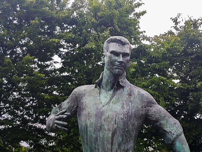 Jackie Milburn Statue In Ashington - Fabulous North