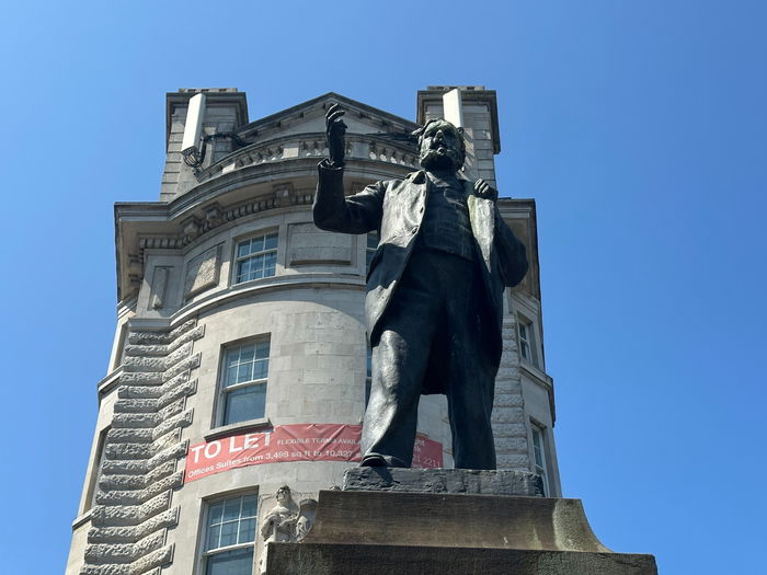 Joseph Cowan Memorial Statue In Newcastle City Centre - Fabulous North
