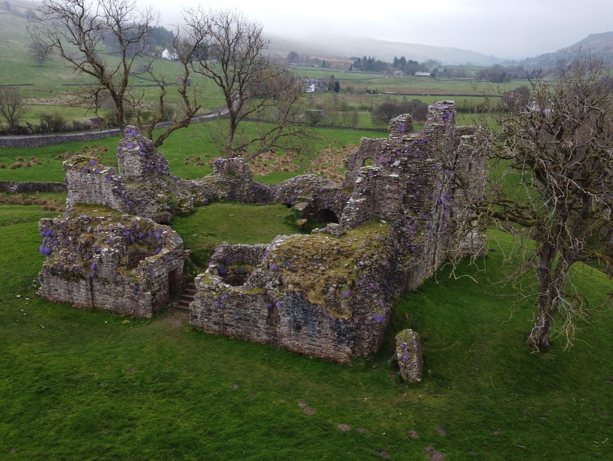 Pendragon Castle In Kirkby Steven - Fabulous North