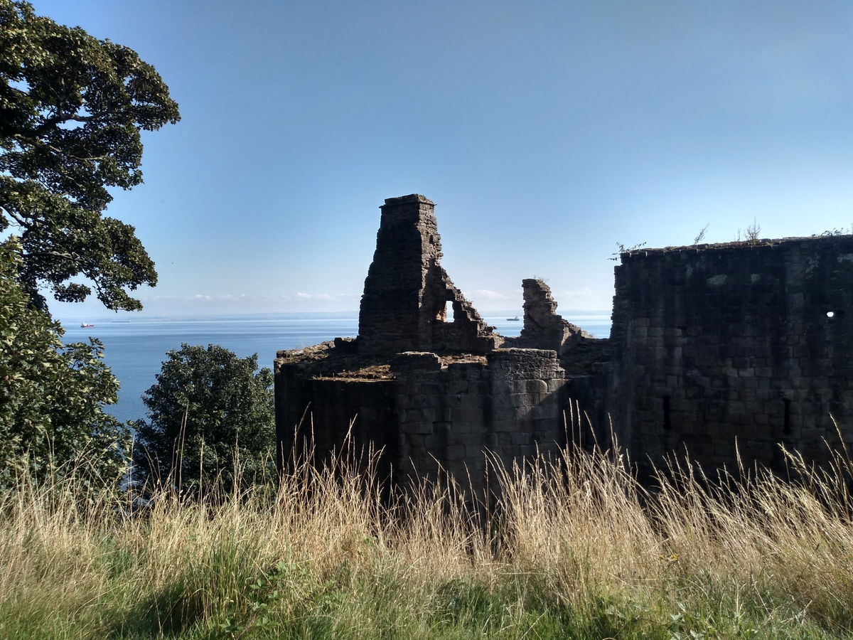 Ravenscraig Castle In Kirkcaldy - Fabulous North