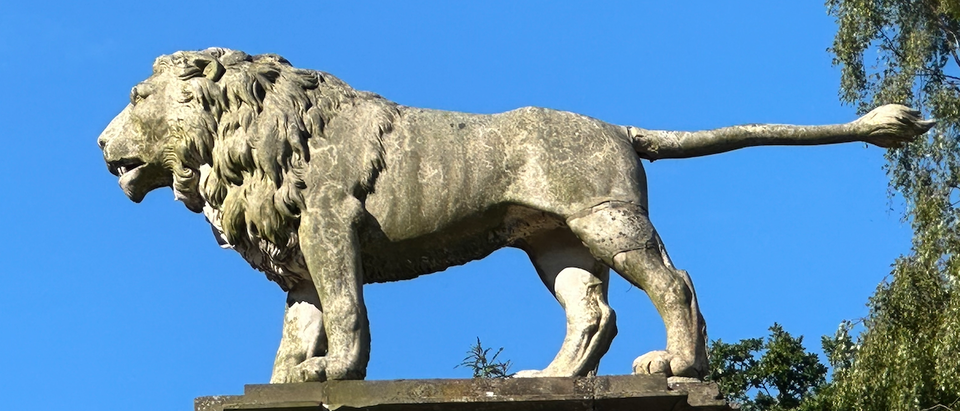 Ladykirk House Lion Gates Near Berwick Upon Tweed - Fabulous North