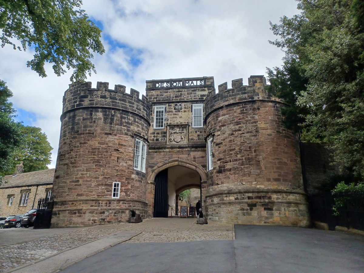 Skipton Castle In Skipton - Fabulous North